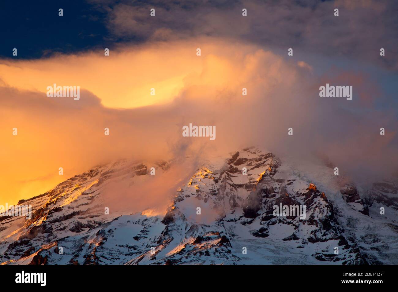 Mt Rainier from Inspiration Point, Mt Rainier National Park, Washington ...