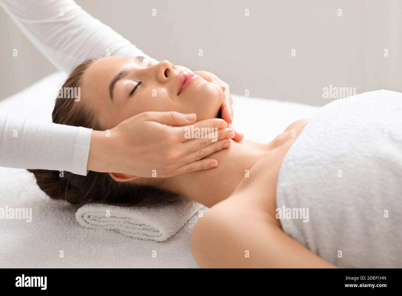 Lifting massage hi-res stock photography and images - Alamy