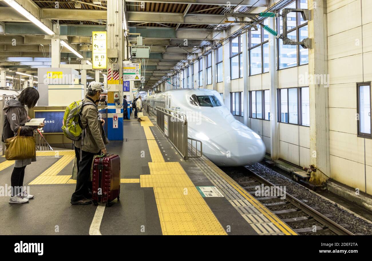 Japanese bullet train entering Hiroshima railway station Stock Photo ...
