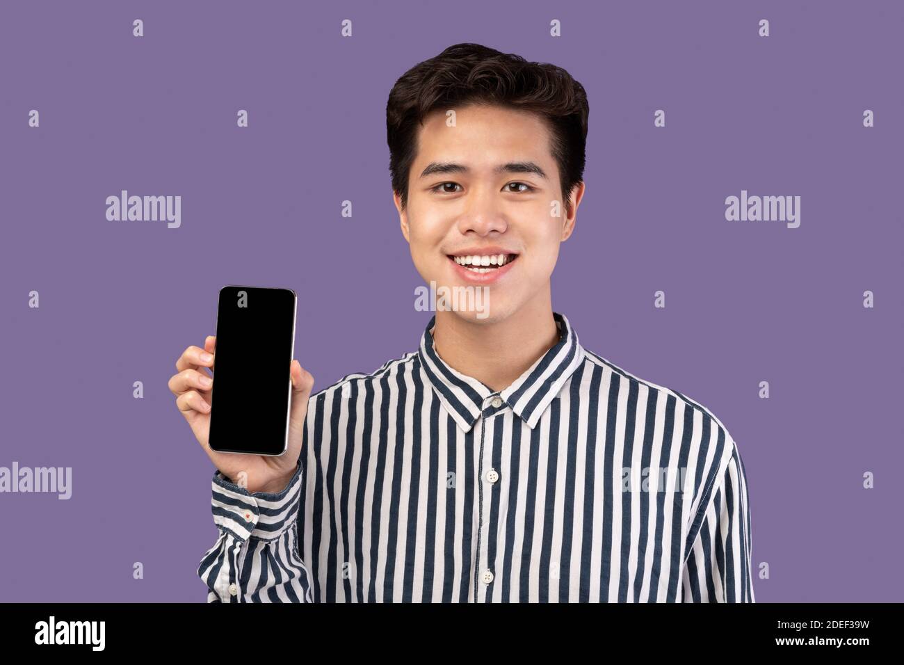 Asian guy showing blank cell phone screen Stock Photo - Alamy