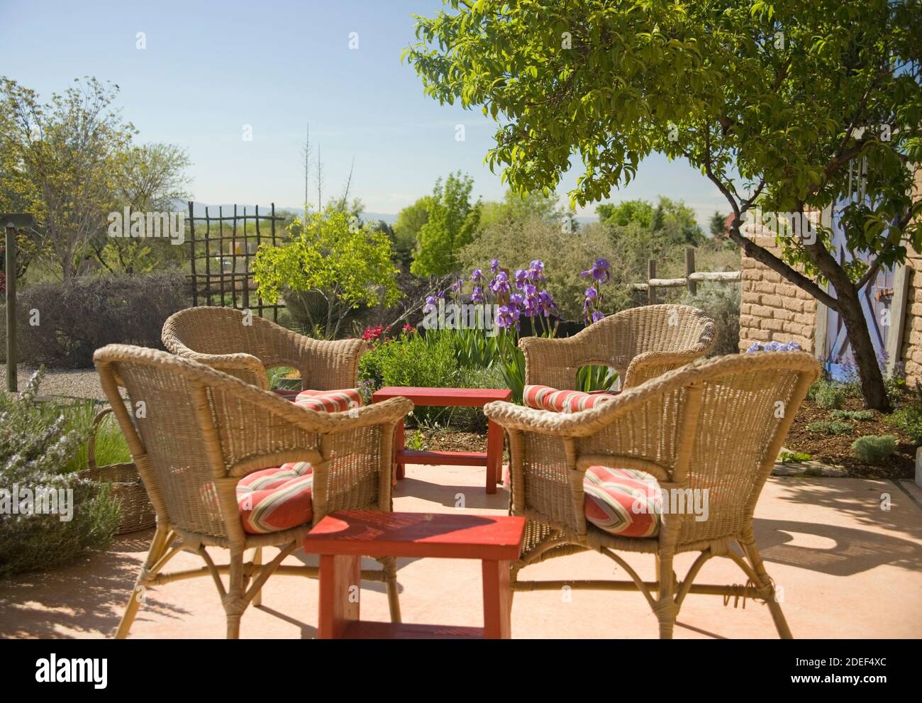 Southwest Garden Sitting Area Stock Photo - Alamy