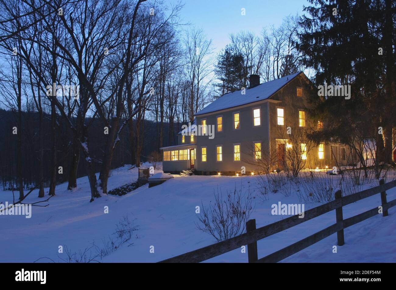 Country house in snow Stock Photo - Alamy