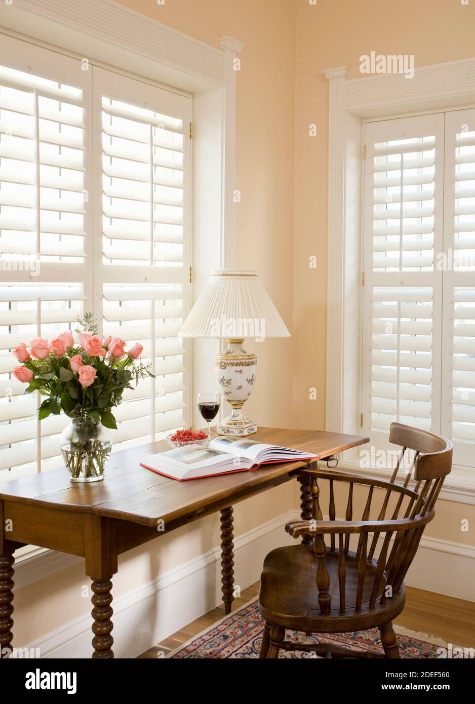 Shutter desk hi-res stock photography and images - Alamy