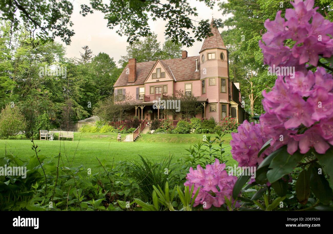 American victorian house country hi-res stock photography and images ...