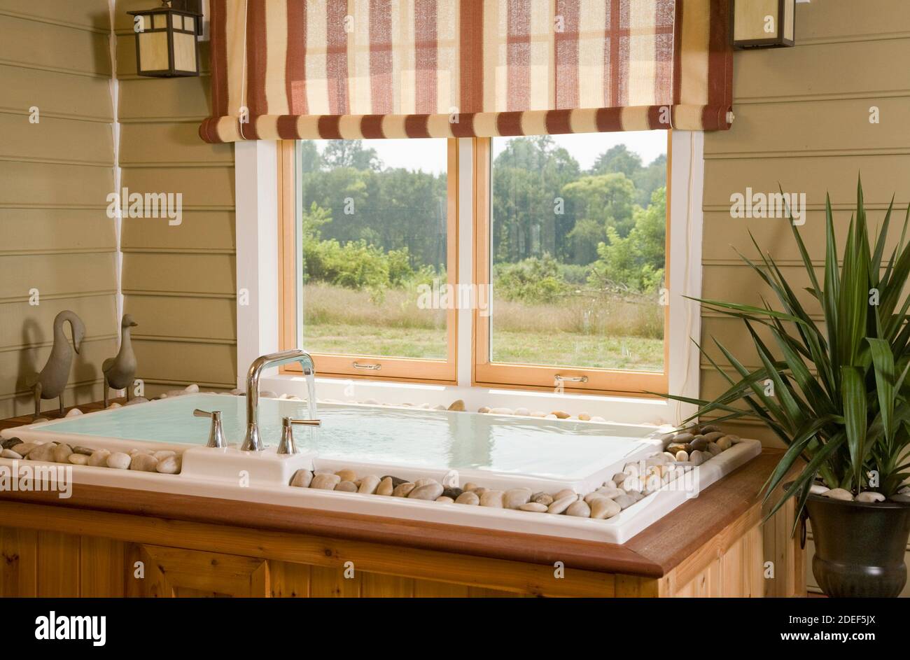 Hot Tub on Porch Stock Photo - Alamy