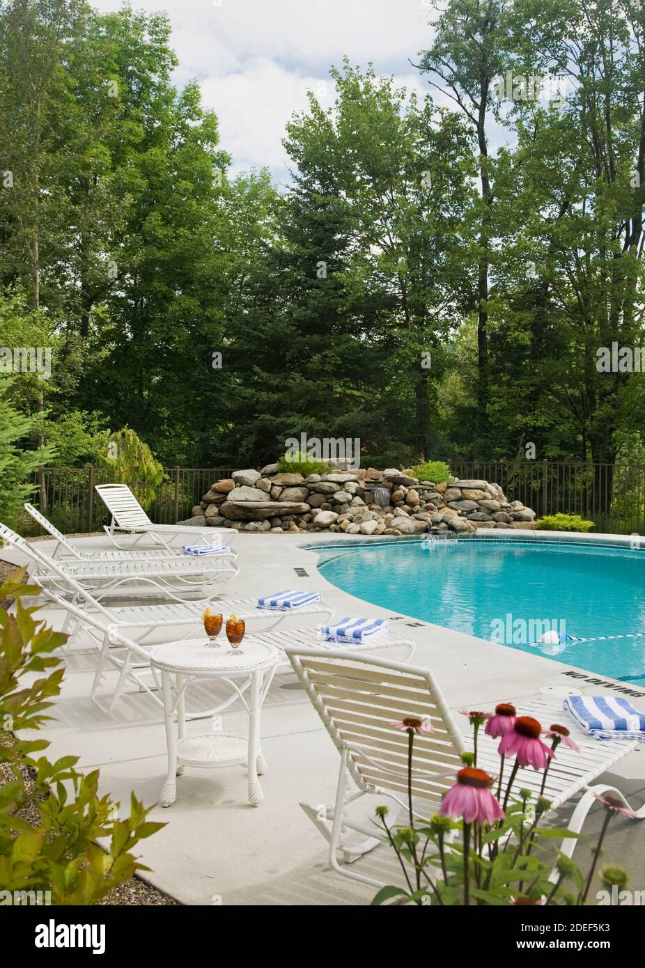 Backyard swimming Pool Stock Photo - Alamy