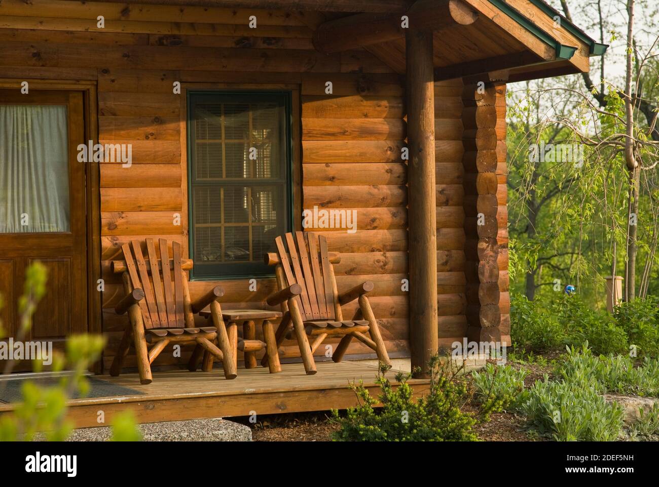 Log Cabin style home Stock Photo - Alamy