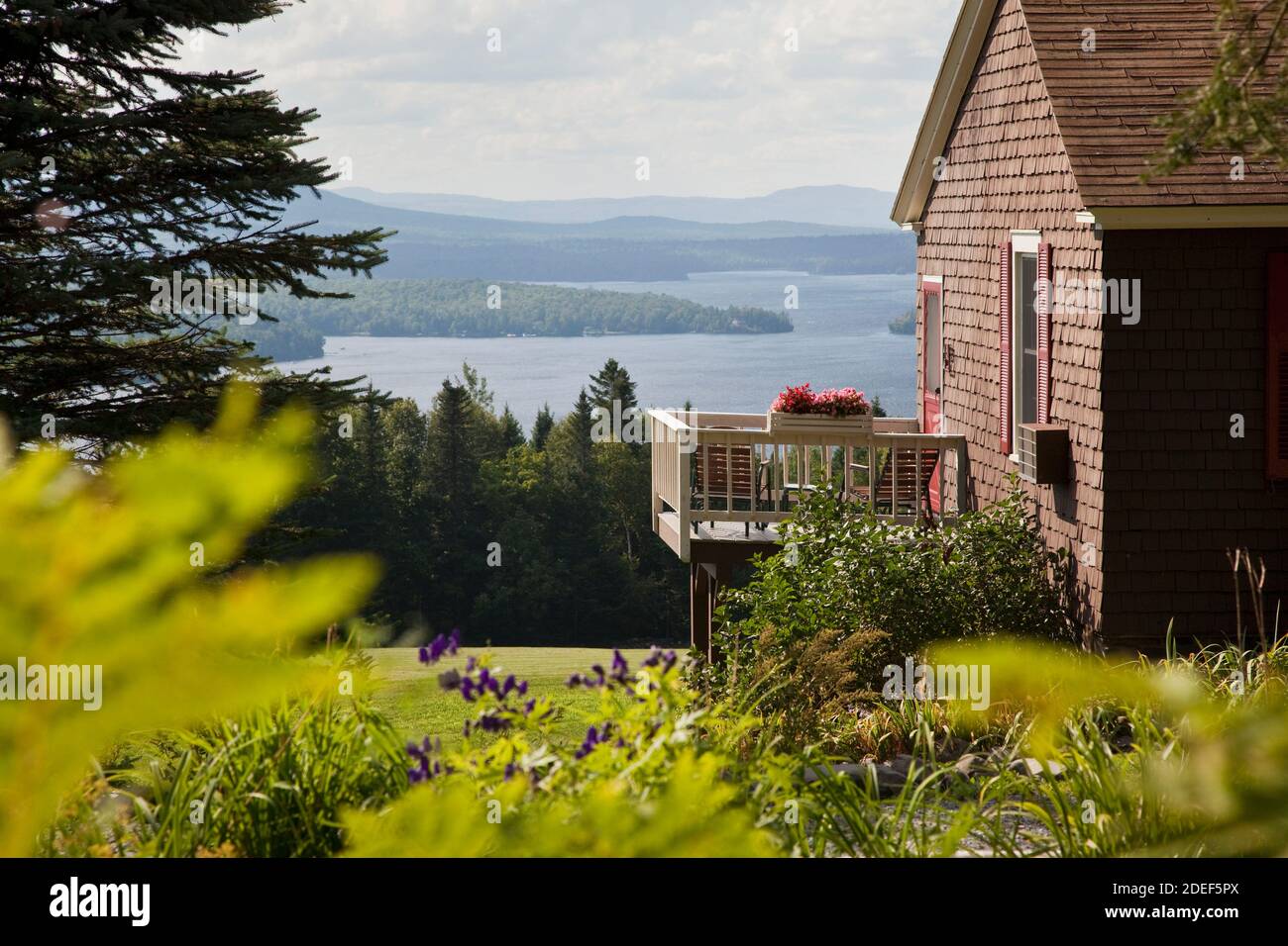 American lakeside view hi-res stock photography and images - Alamy