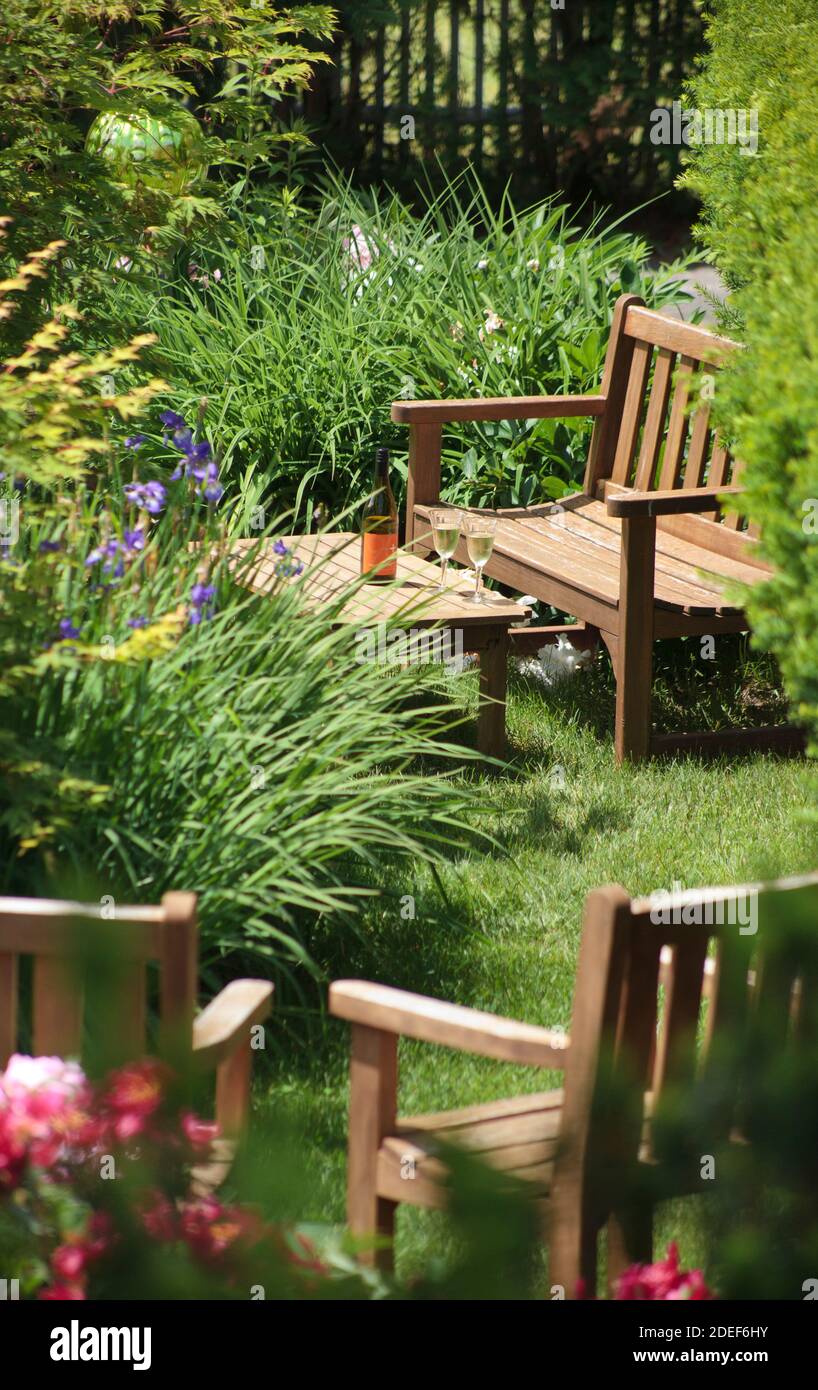 Garden sitting area Stock Photo - Alamy