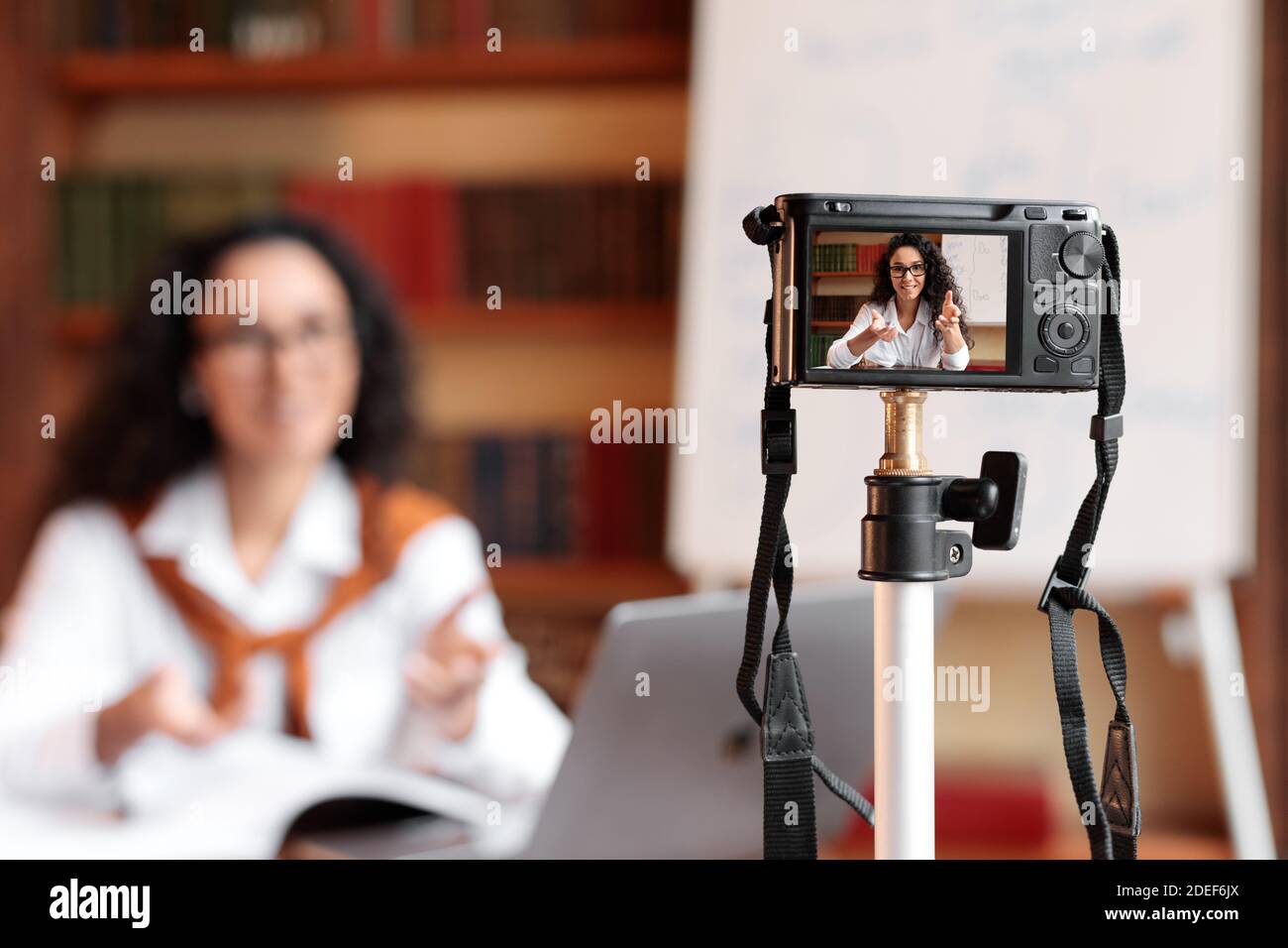 Video woman filming university hi-res stock photography and images - Alamy
