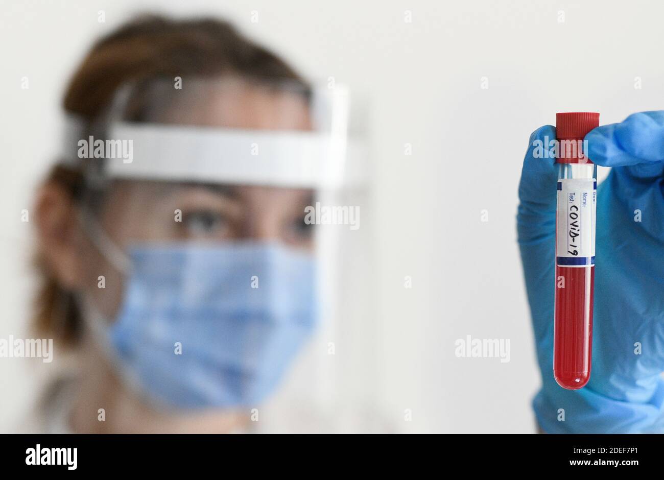 Coronavirus blood test doctor wearing hi-res stock photography and ...