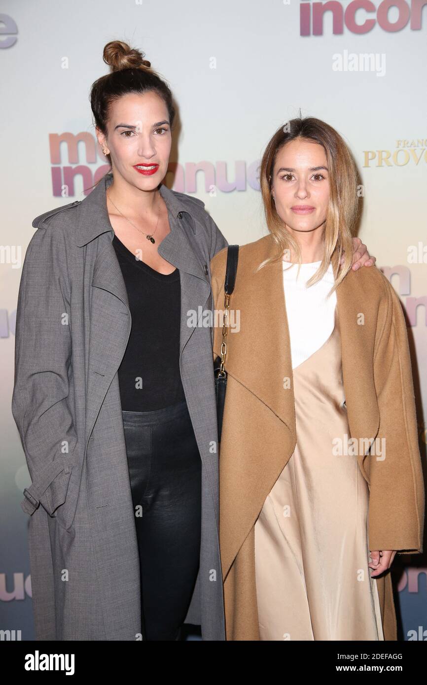 Charlotte Gabris et Alice David lors de la premiere de 'Mon Inconnue' a ...