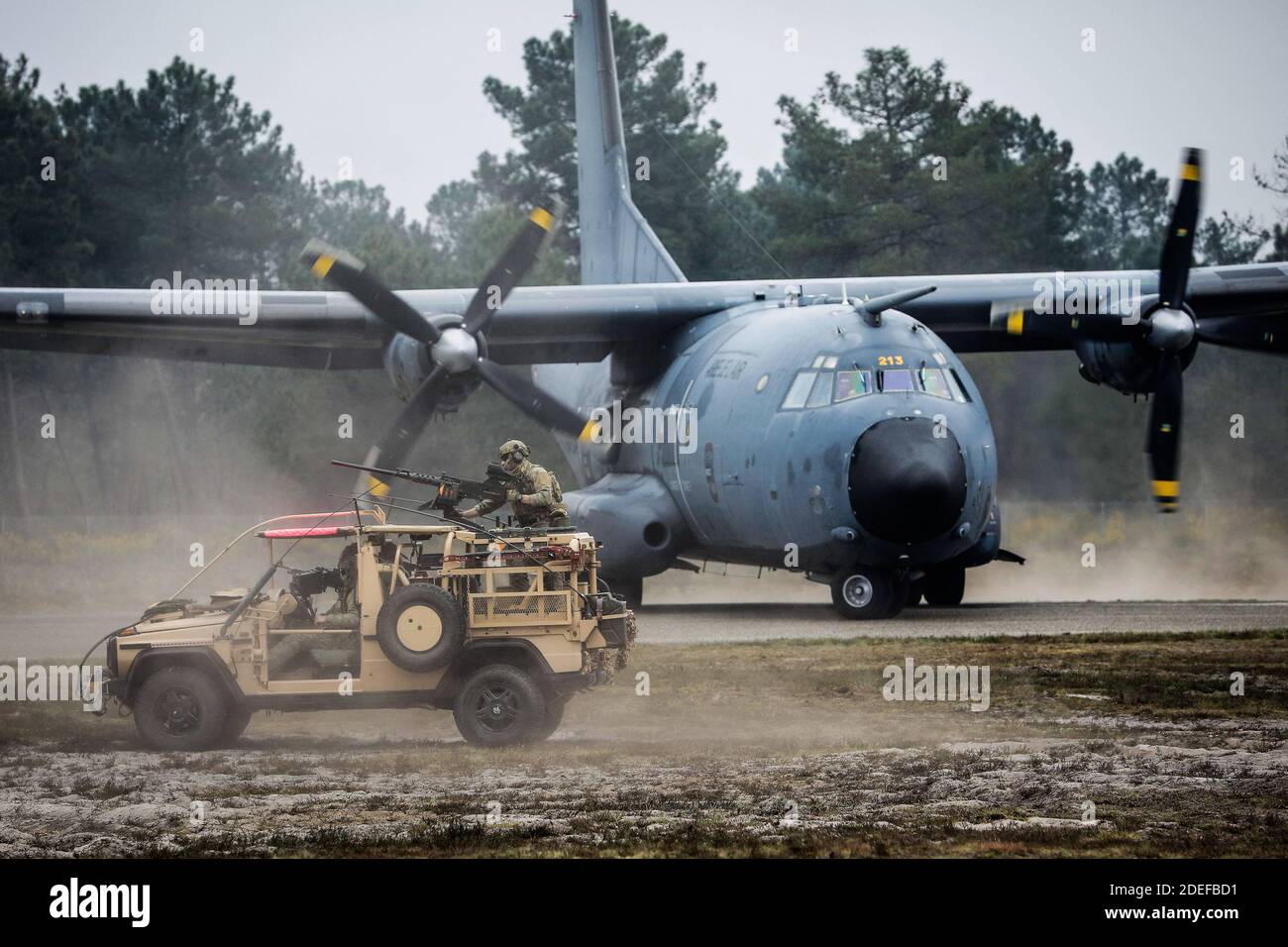 French army's special forces show their skills during the Special ...