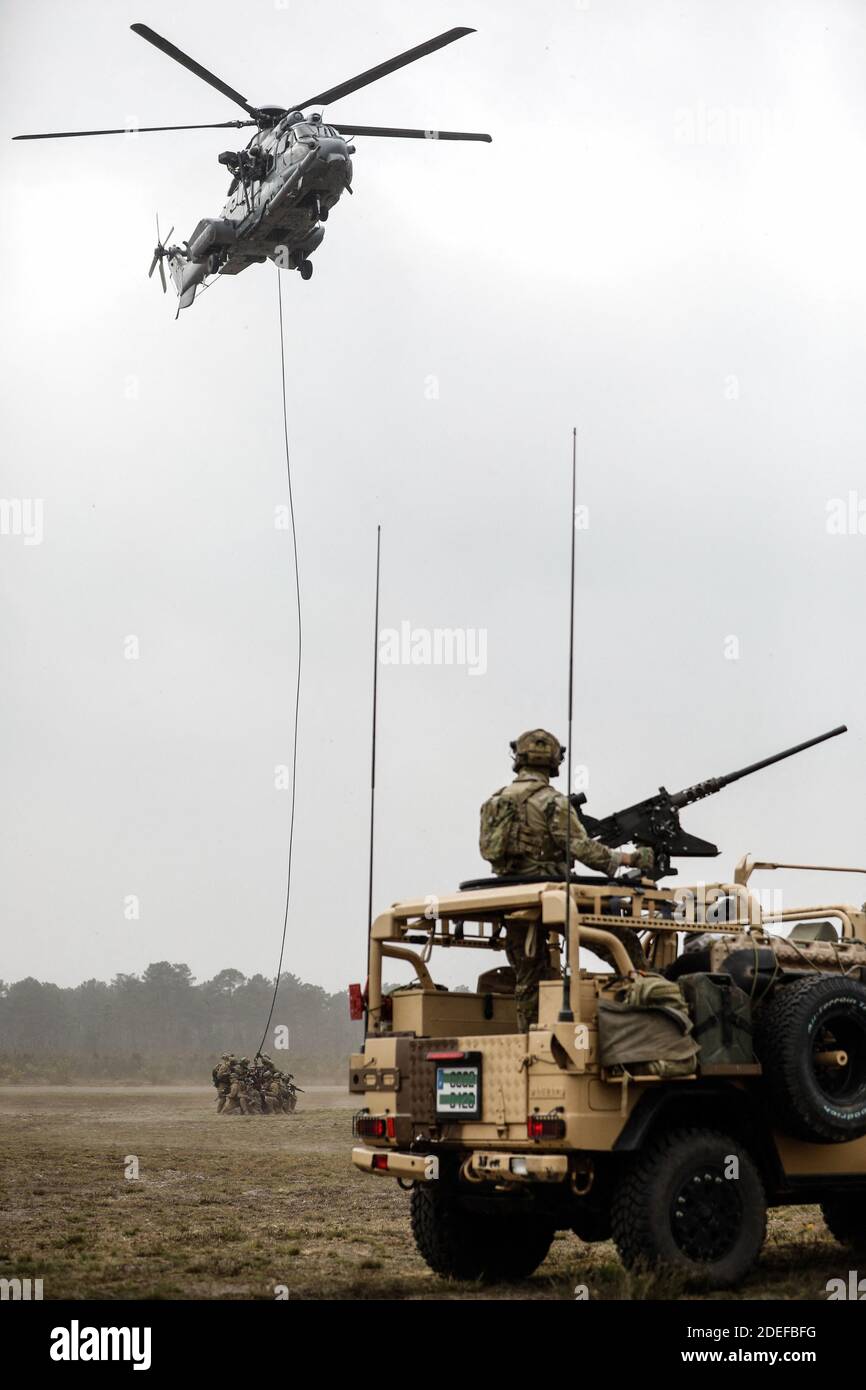 French army's special forces show their skills during the Special ...