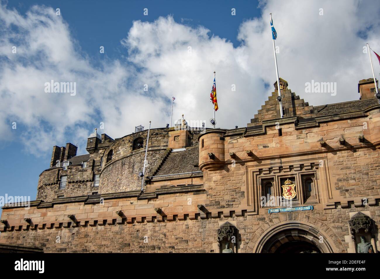 Edinburgh castle flags hi-res stock photography and images - Alamy