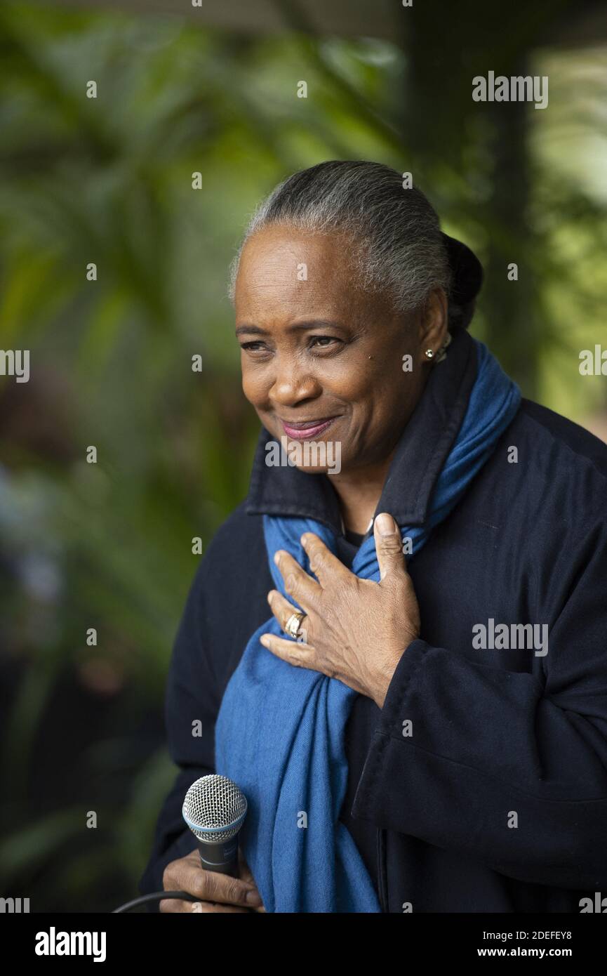 PORTRAIT : American operatic soprano and concert singer Barbara ...