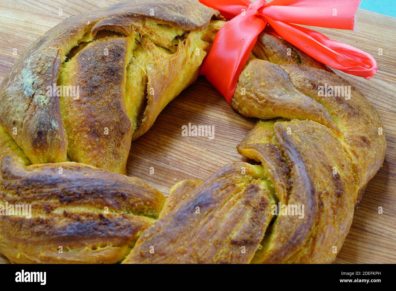 Pumpkin and garlic wreath shaped bread loaf Stock Photo - Alamy
