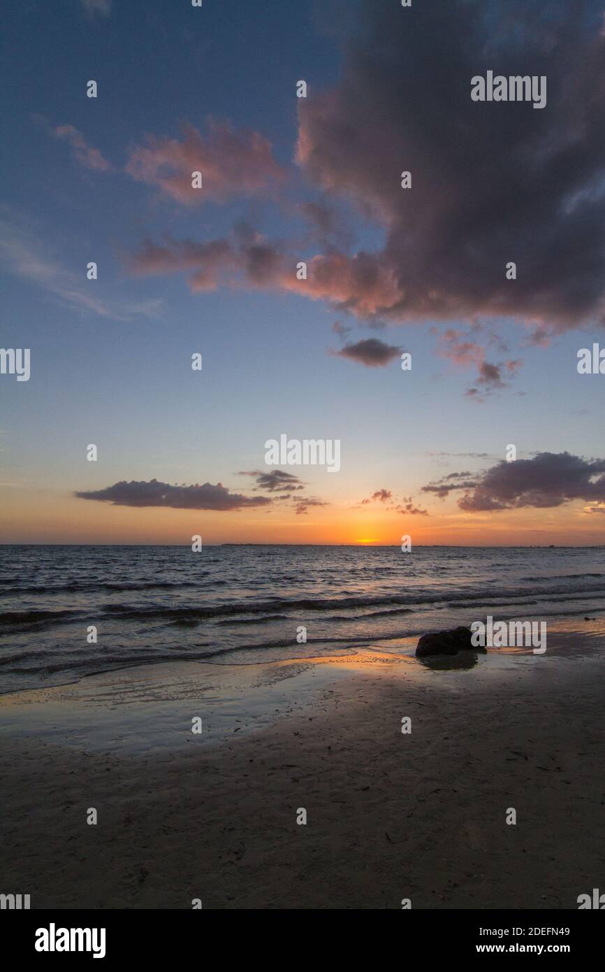 Sunset bunche beach hi-res stock photography and images - Alamy