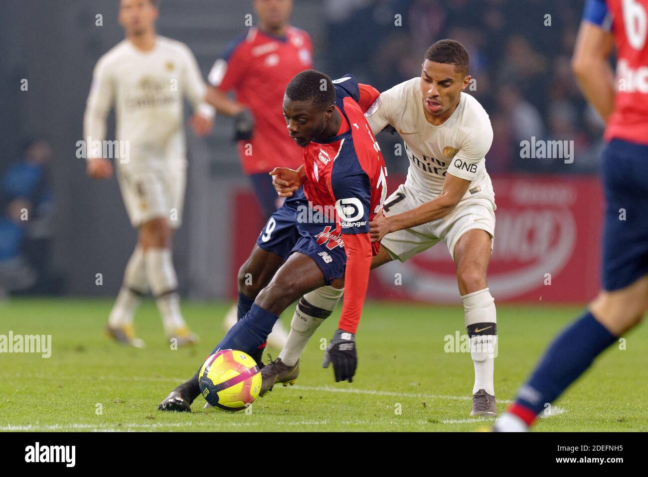 Paris saint germain fights ball hi-res stock photography and images - Alamy