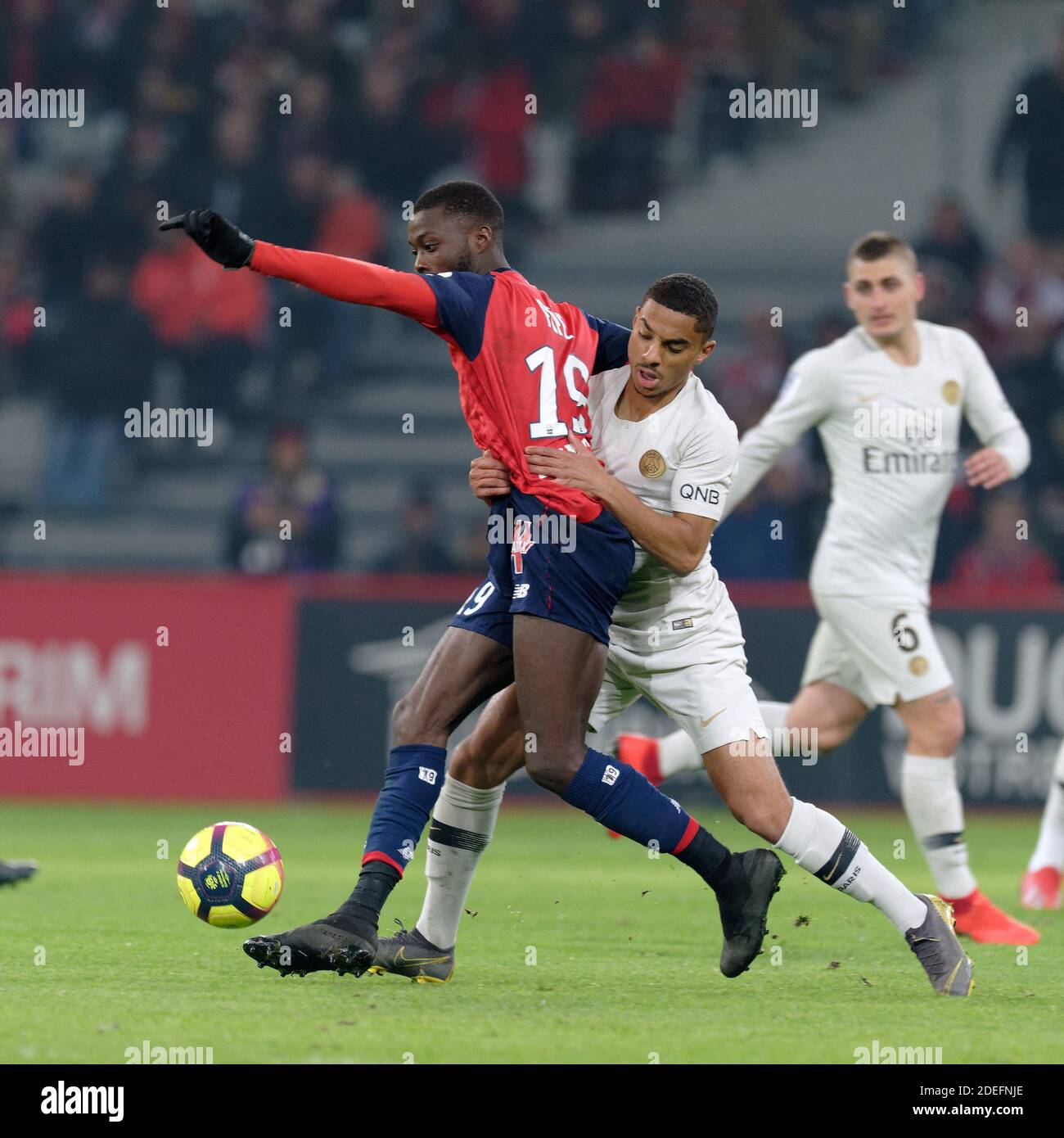 Paris saint germain fights ball hi-res stock photography and images - Alamy