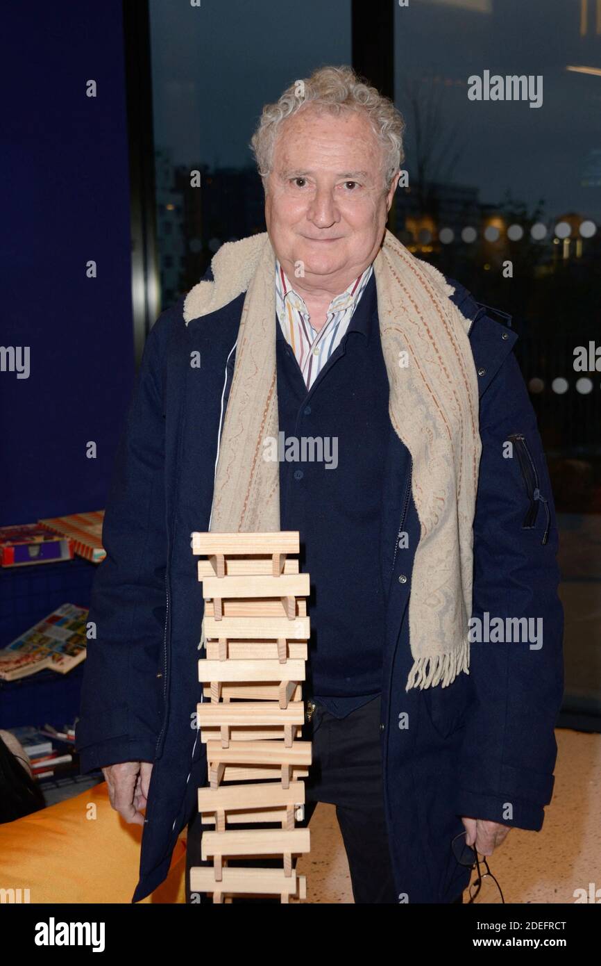 Daniel Prevost assiste a la Premiere du film Marthe au cinema Les 7 ...