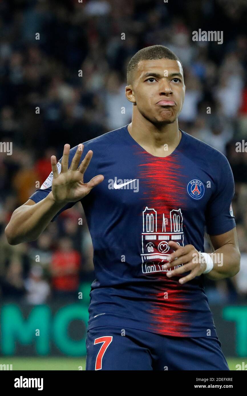 Kylian mbappe psg celebrating hi-res stock photography and images - Alamy