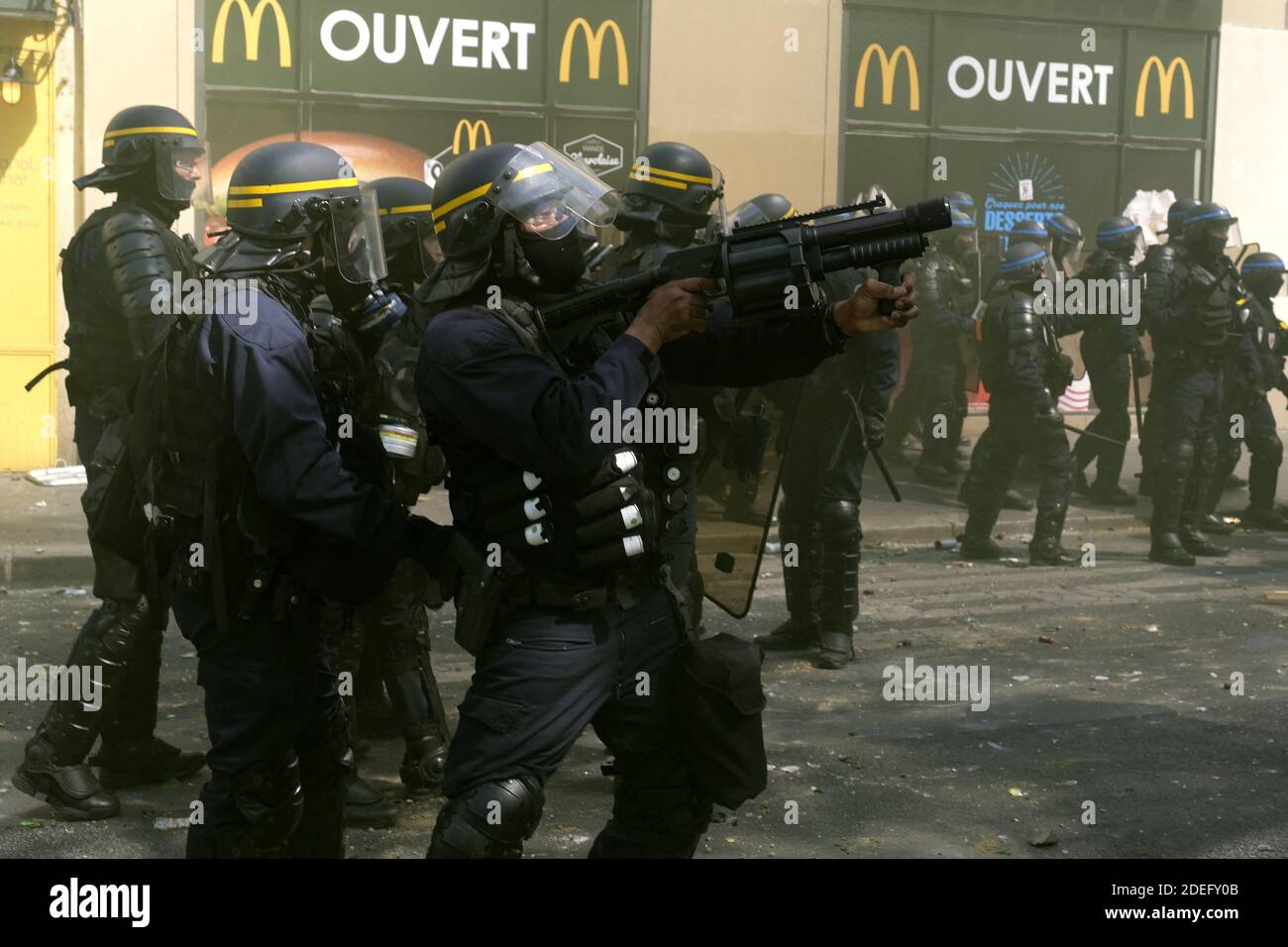 40mm grenade launcher hi-res stock photography and images - Alamy