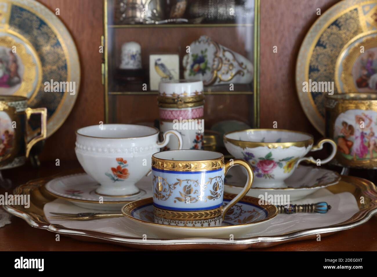 cups, pots and plates Stock Photo - Alamy