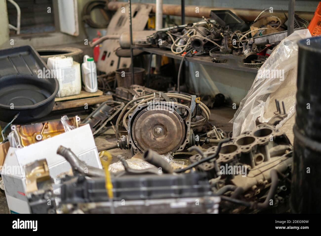 Auto spare parts car workshop hi-res stock photography and images - Alamy