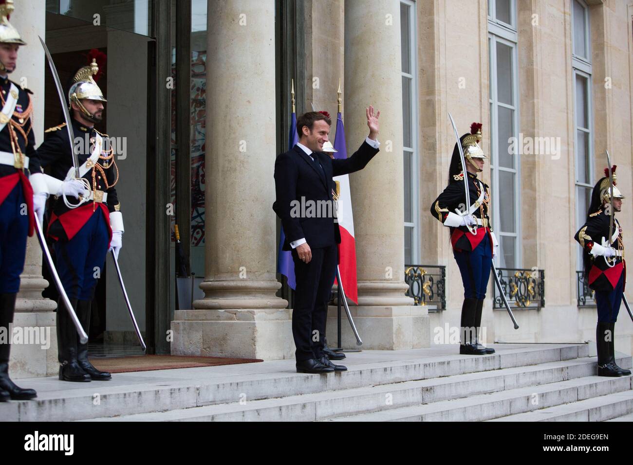French President Emmanuel Macron welcome the president of the World ...