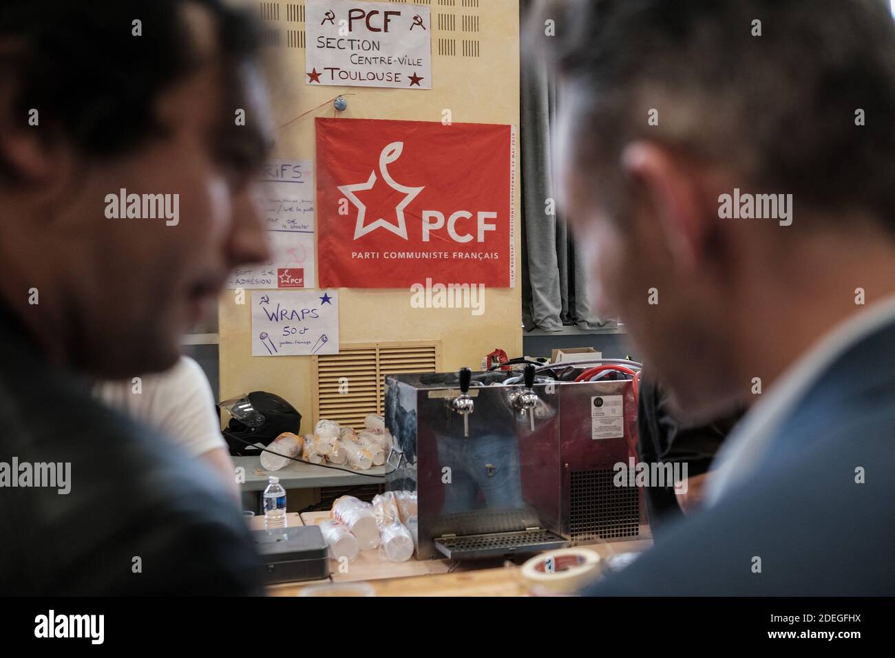 Communist party logo hi-res stock photography and images - Alamy