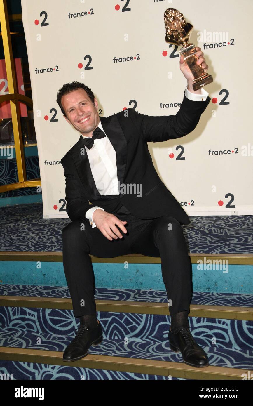 Tristan Petitgirard posing with his award for 'La machine de Turing ...