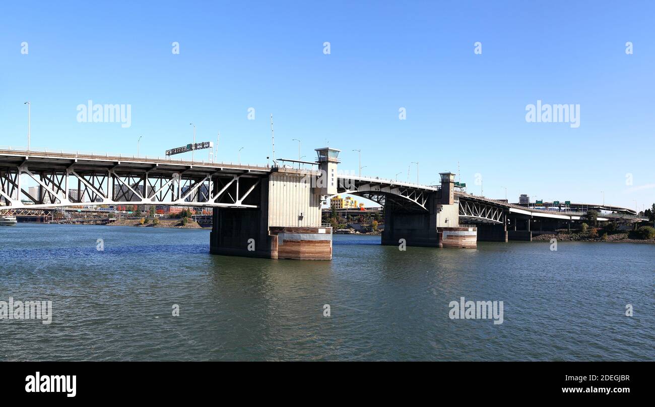 Portland City of Bridges: Morrison Bridge Stock Photo - Alamy