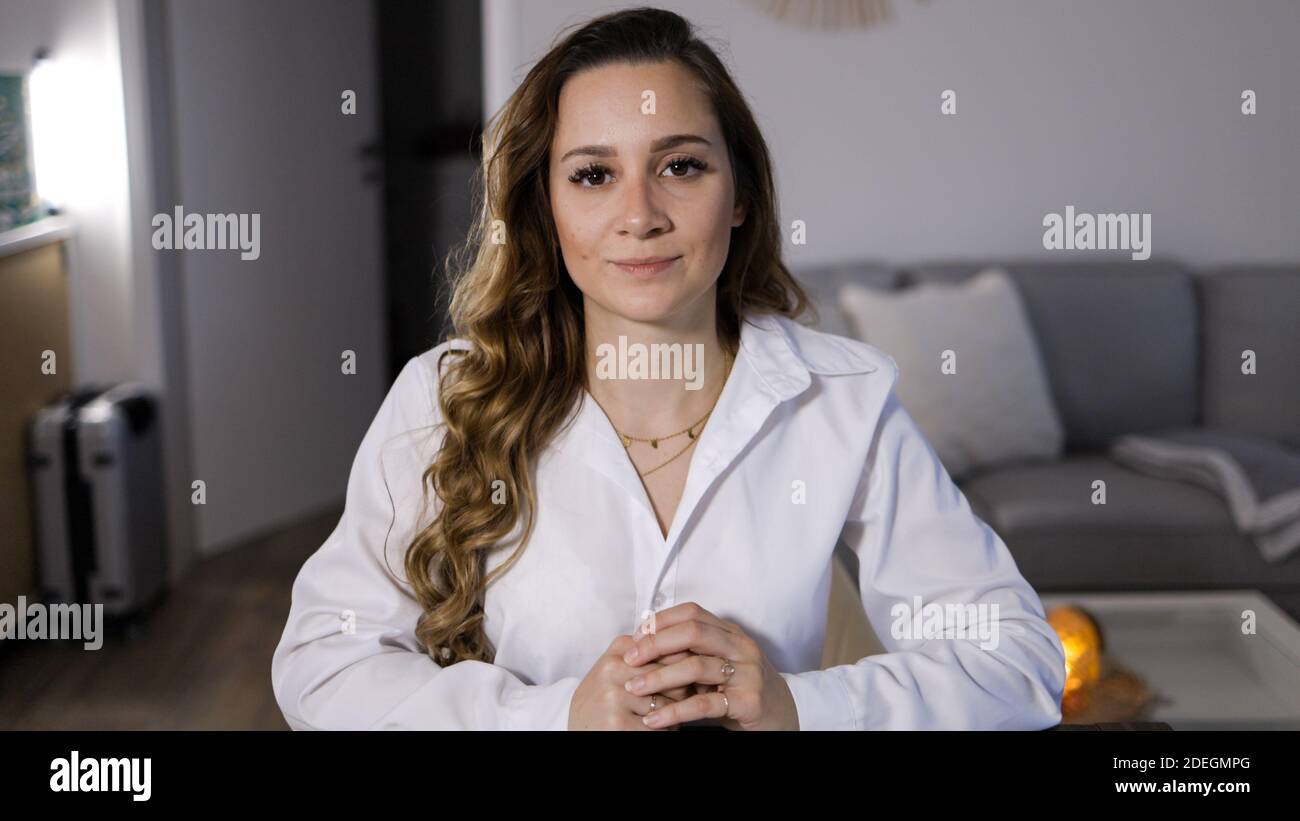 Young pretty woman in her mid 20s Stock Photo - Alamy