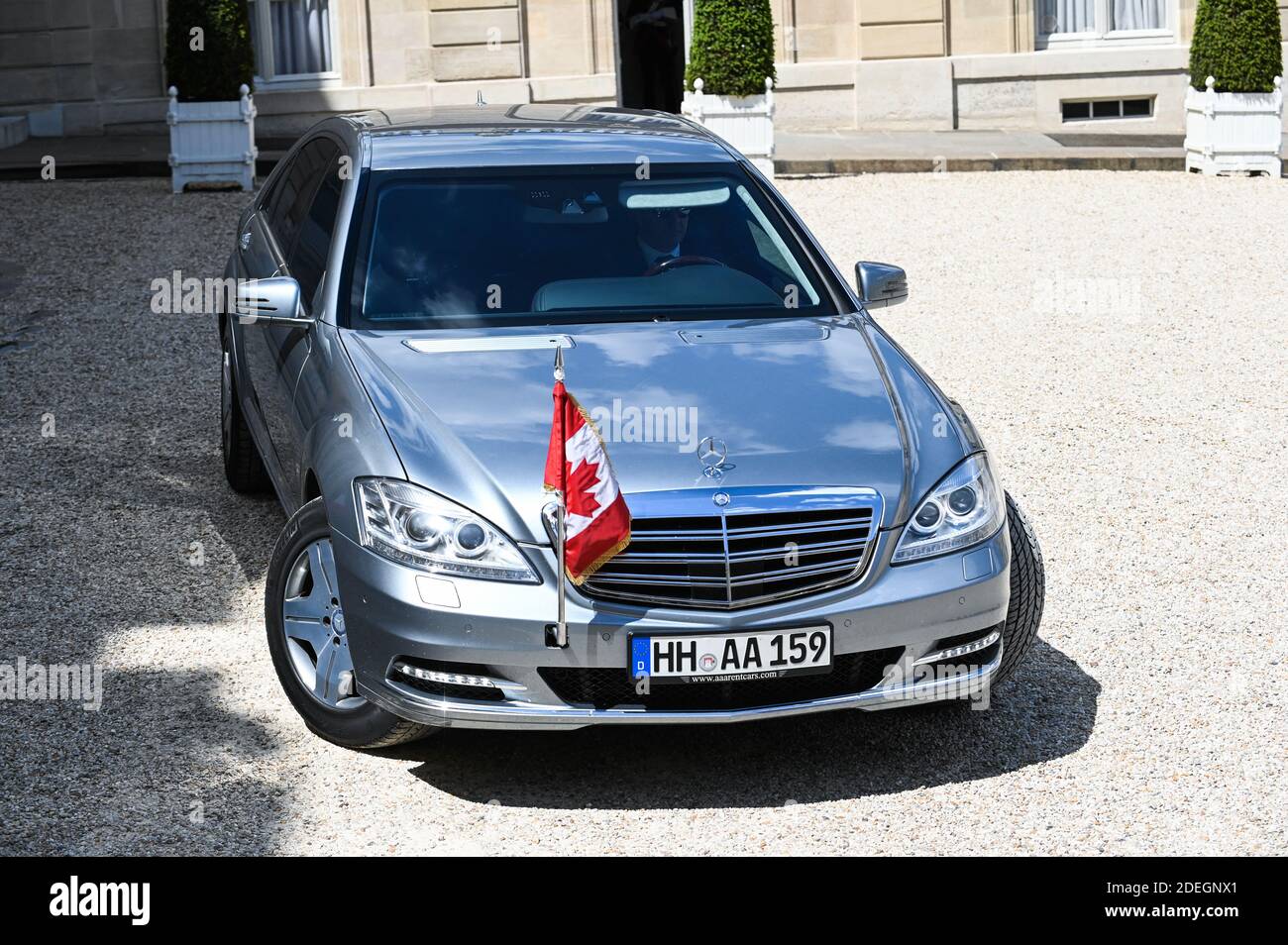 Canadian Prime Minister Justin Trudeau's car leaves the Elysee Palace ...