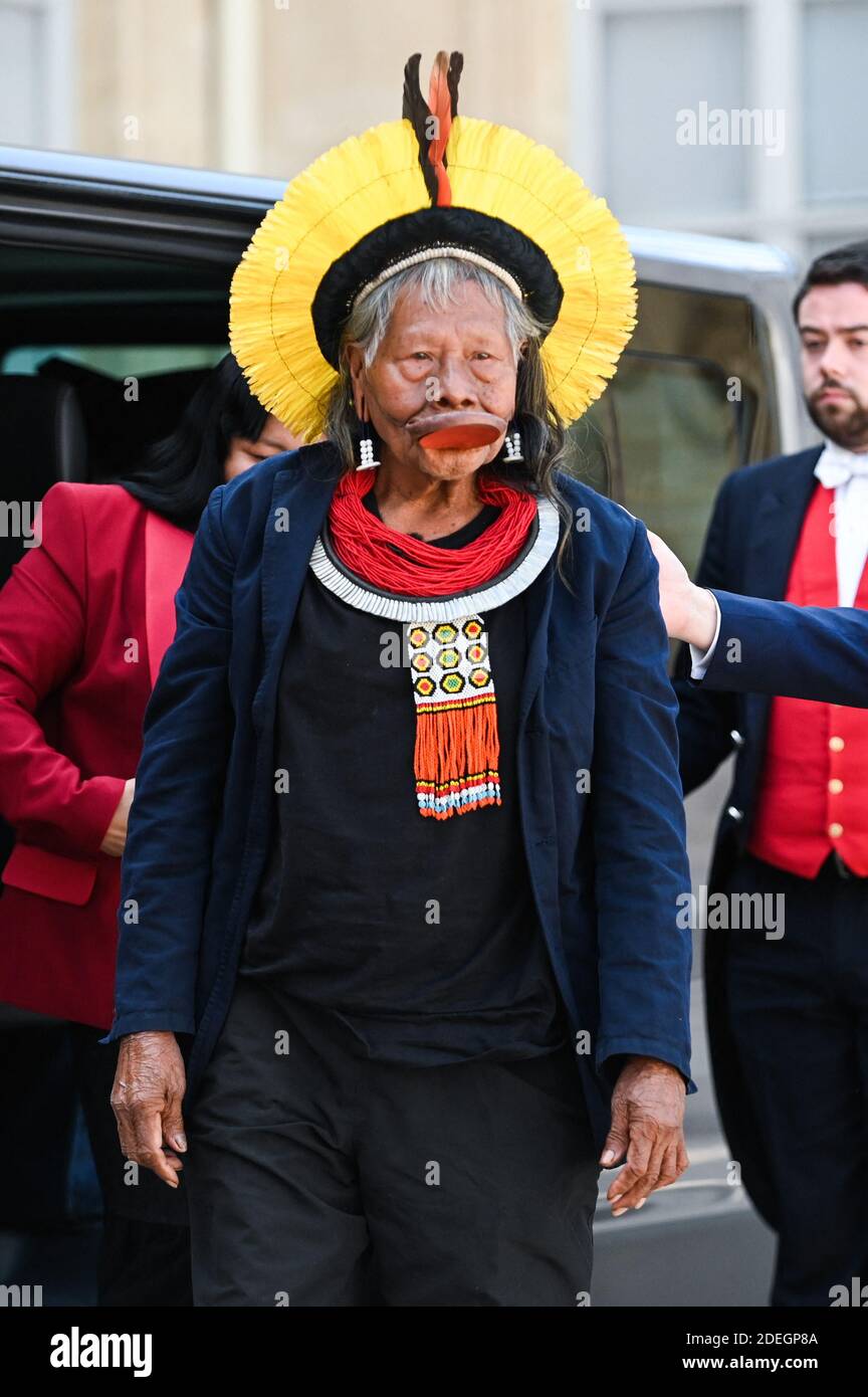 Brazil's legendary indigenous chief Raoni Metuktire (C) poses on the ...