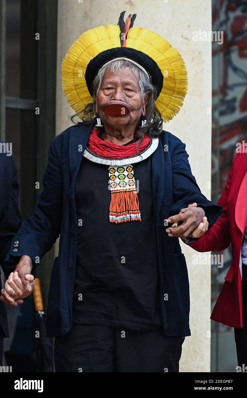Brazil's legendary indigenous chief Raoni Metuktire leaving after his ...