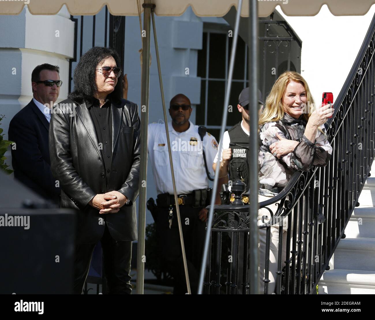 Gene simmons wife shannon tweed hi-res stock photography and images - Alamy