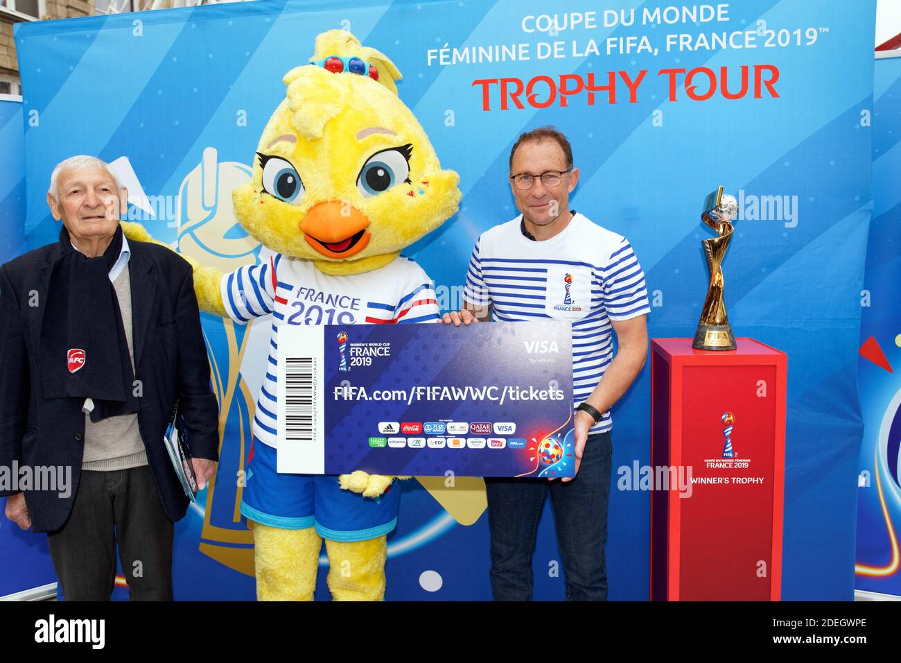 Former VAFC player Bernard Chiarelli (C) and international player Jean ...