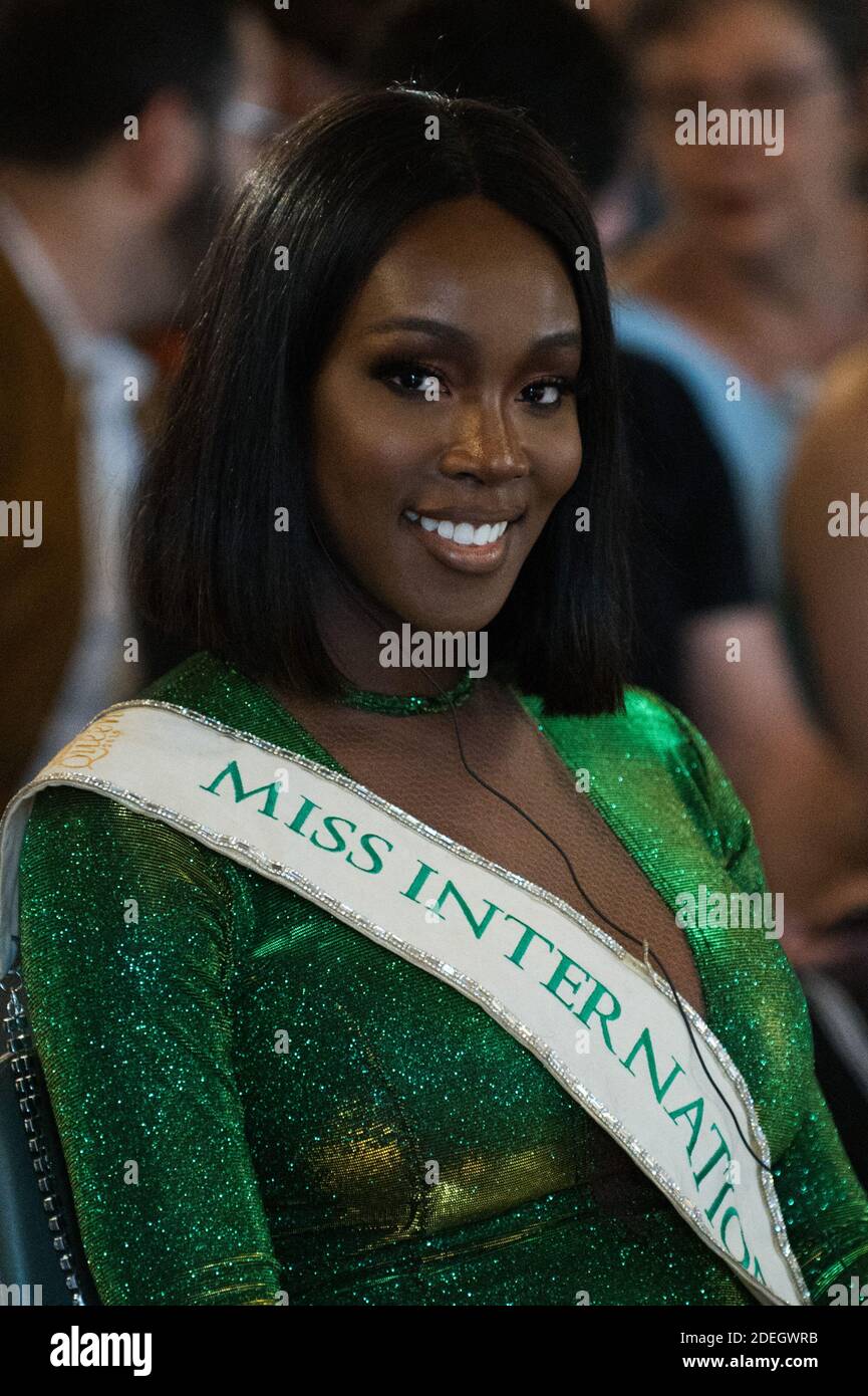 Jazell barbie royale High Resolution Stock Photography and Images - Alamy