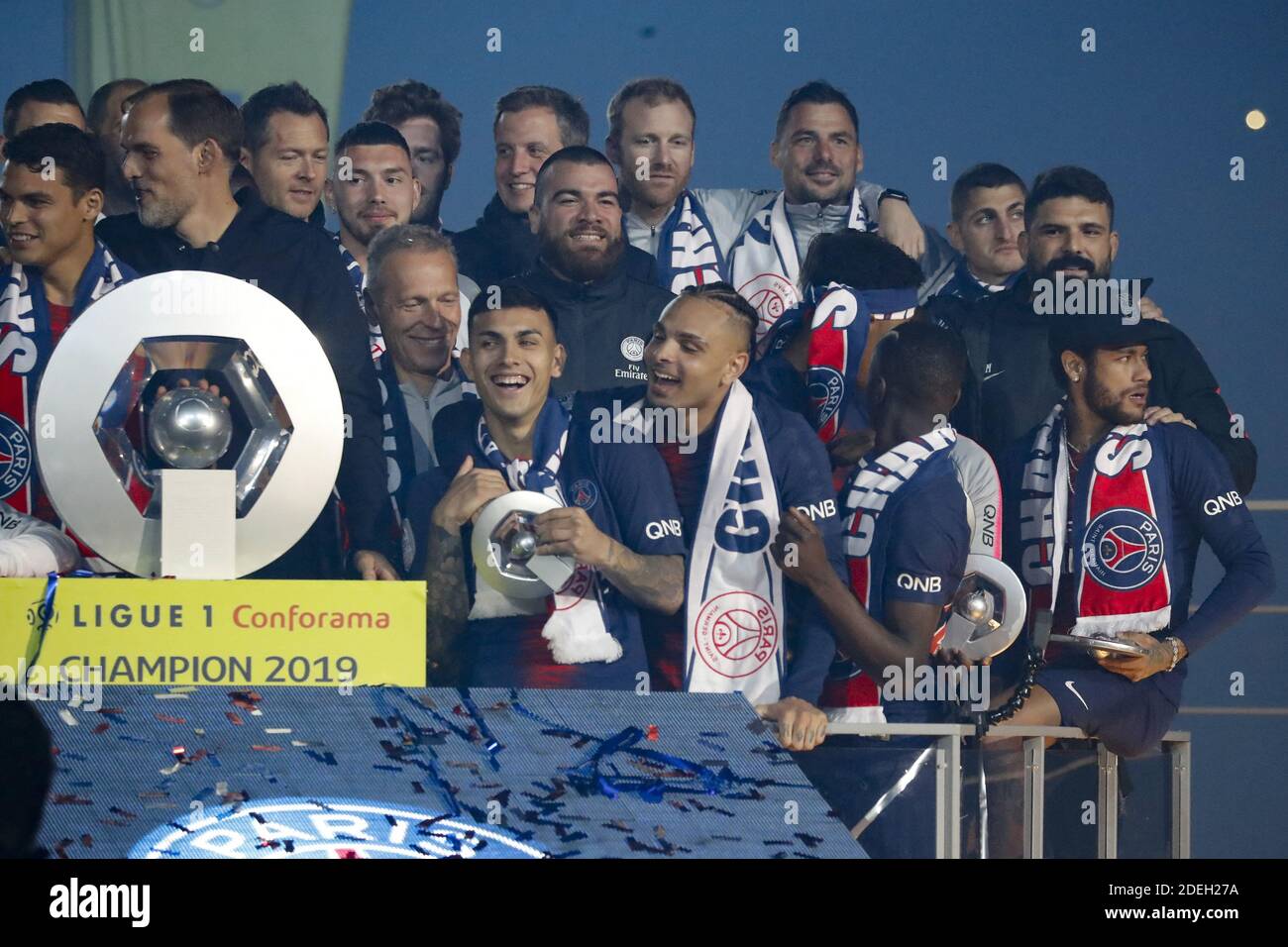 PSG players receiving the Hexagonal Trophy of winners of the French ...