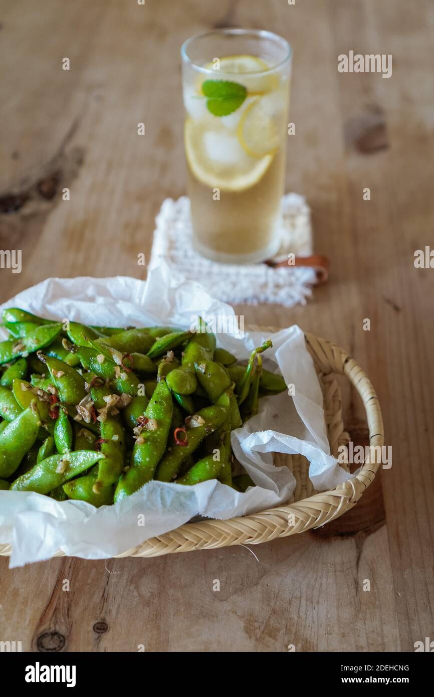 Garlic seasoned Green Soybean Stock Photo - Alamy