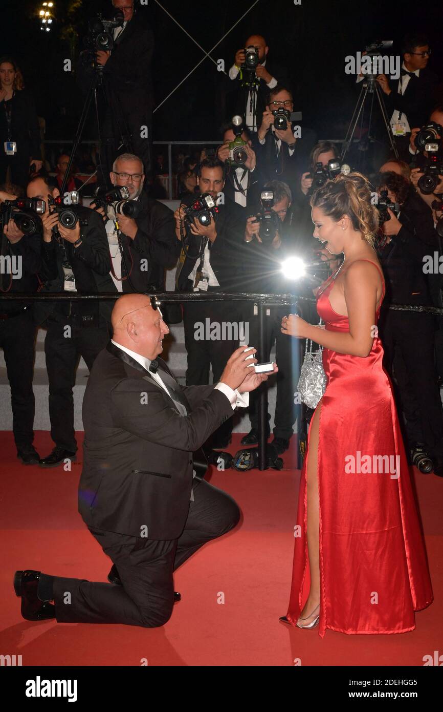 A couple makes a wedding proposal while attending the premiere of ...