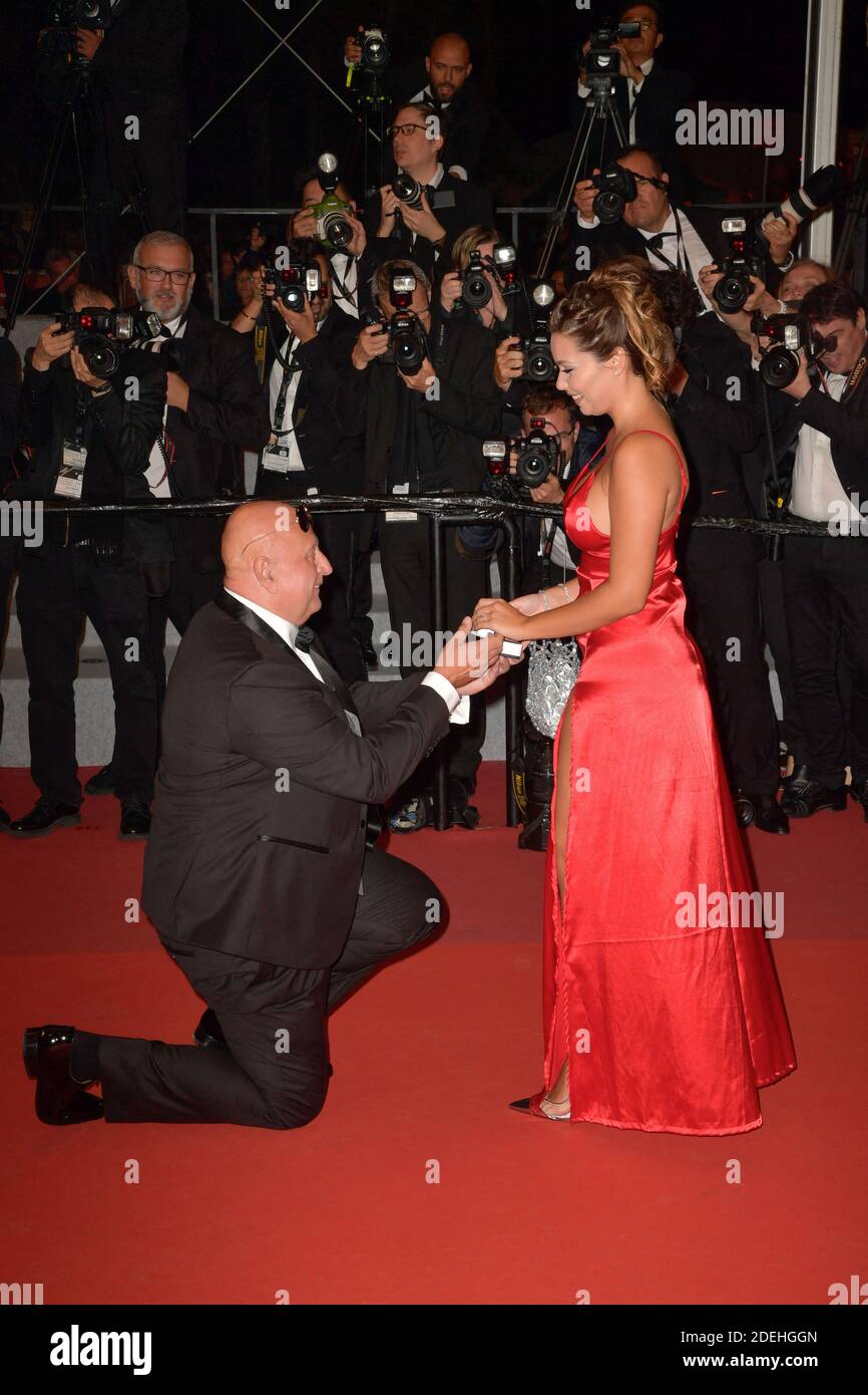 A couple makes a wedding proposal while attending the premiere of ...
