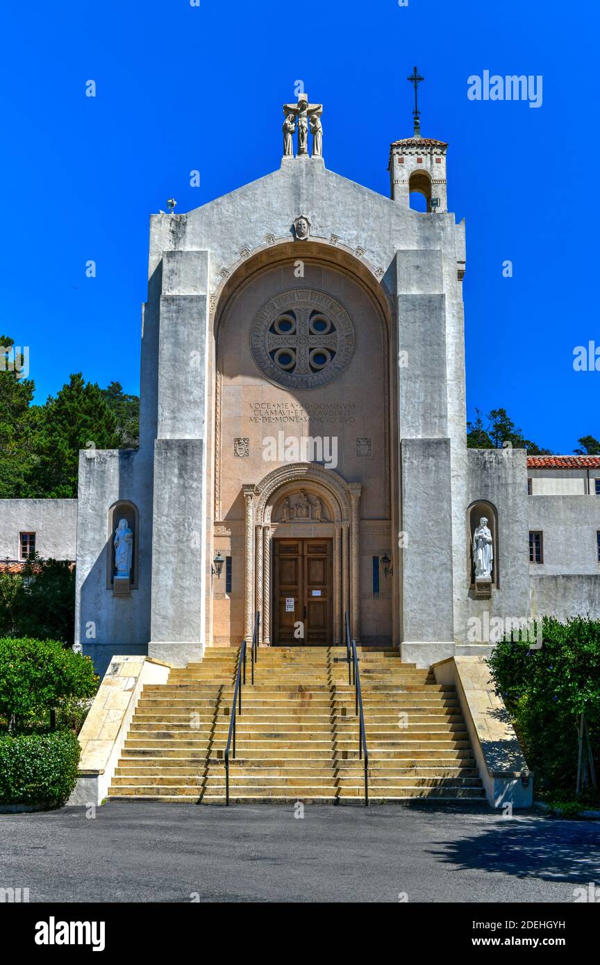 The Carmelite Monastery overlooking the Pacific Ocean in Carmel ...