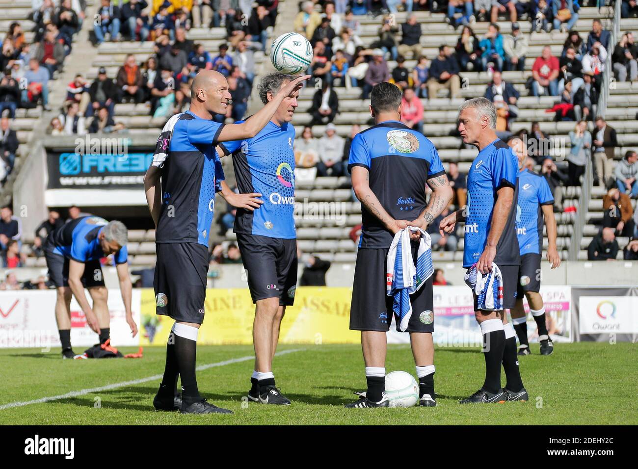 Sourire blanc hi-res stock photography and images - Alamy