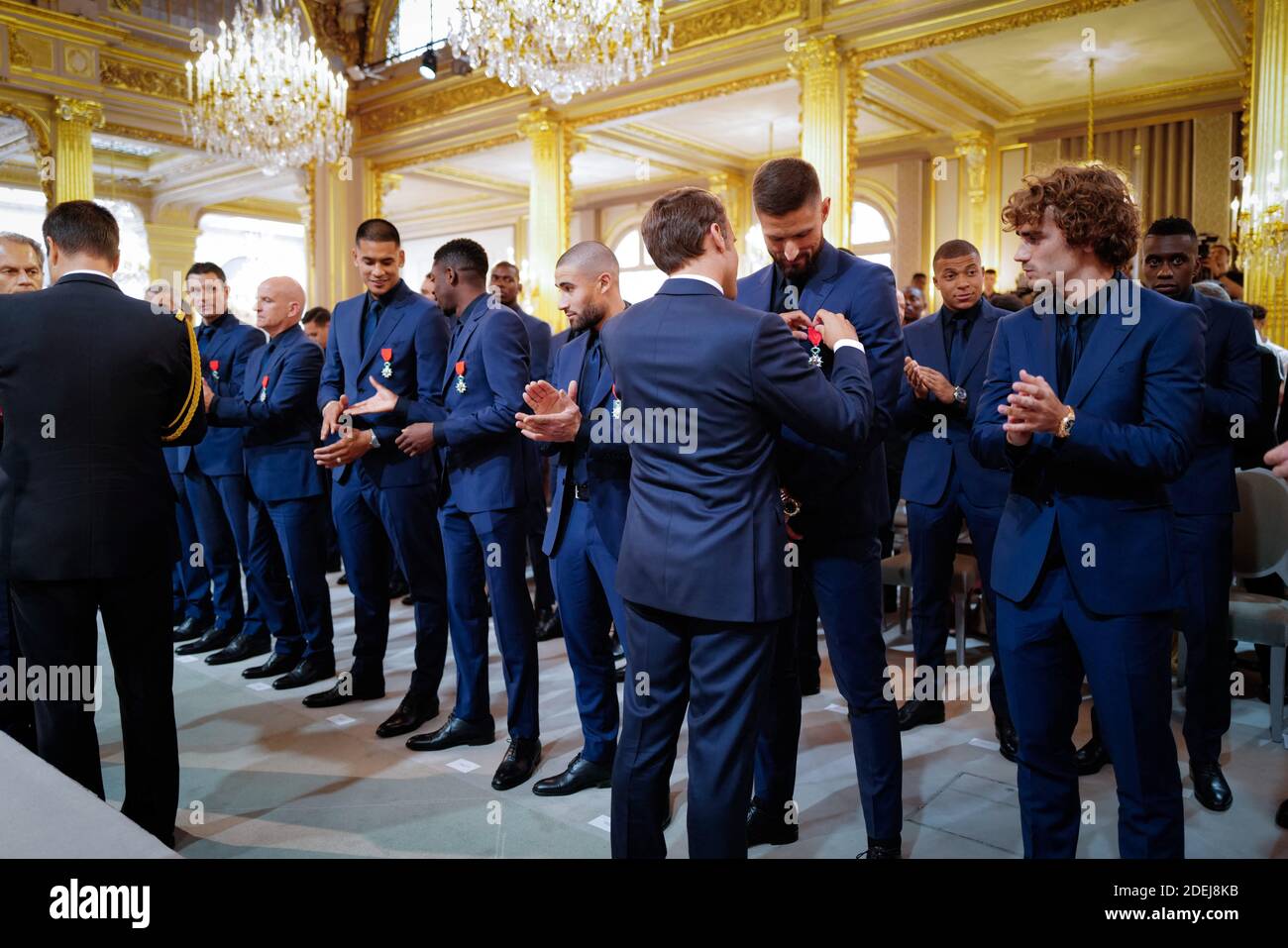 Olivier giroud macron hi-res stock photography and images - Alamy