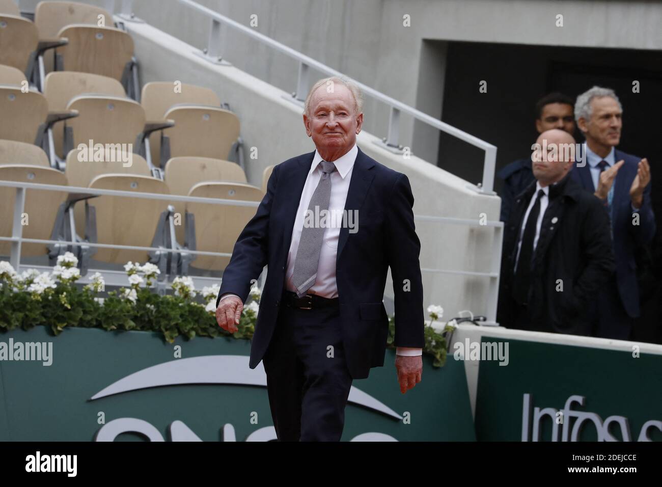Australis's Tennis Legend Rod Laver got a commemorative trophy before ...
