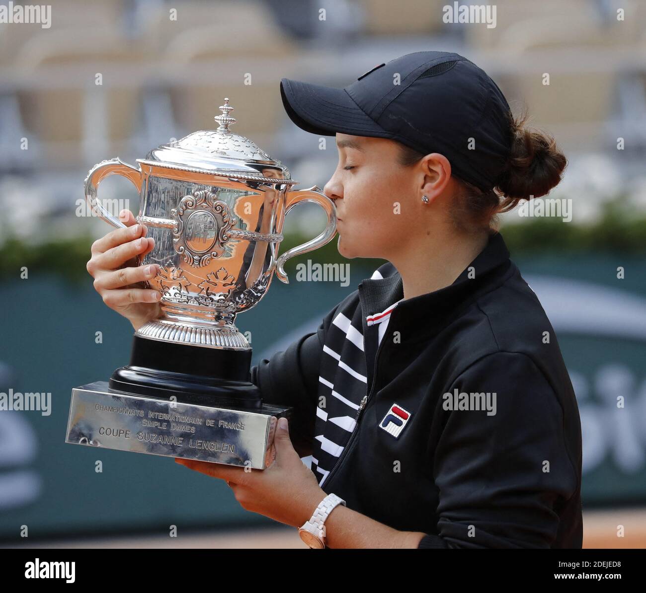 Australia's Ashleigh Barty beats Czech Republic's Marketa Vondrousova ...