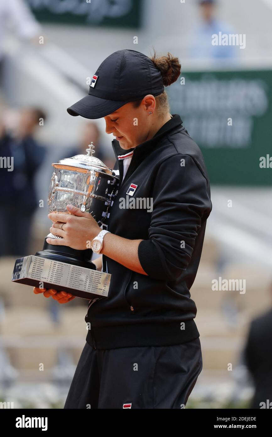 Australia's Ashleigh Barty beats Czech Republic's Marketa Vondrousova ...